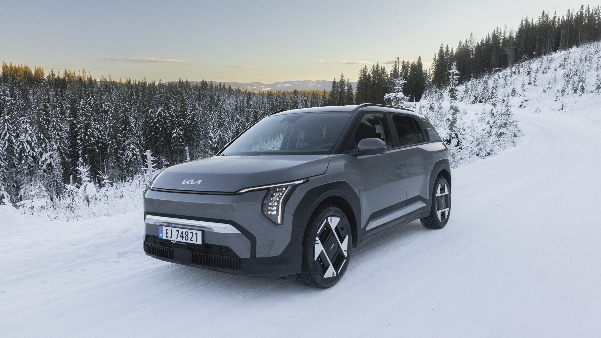 Kia EV3 - Kompakt SUV med over 600 km rekkevidde | Få tilbud nå