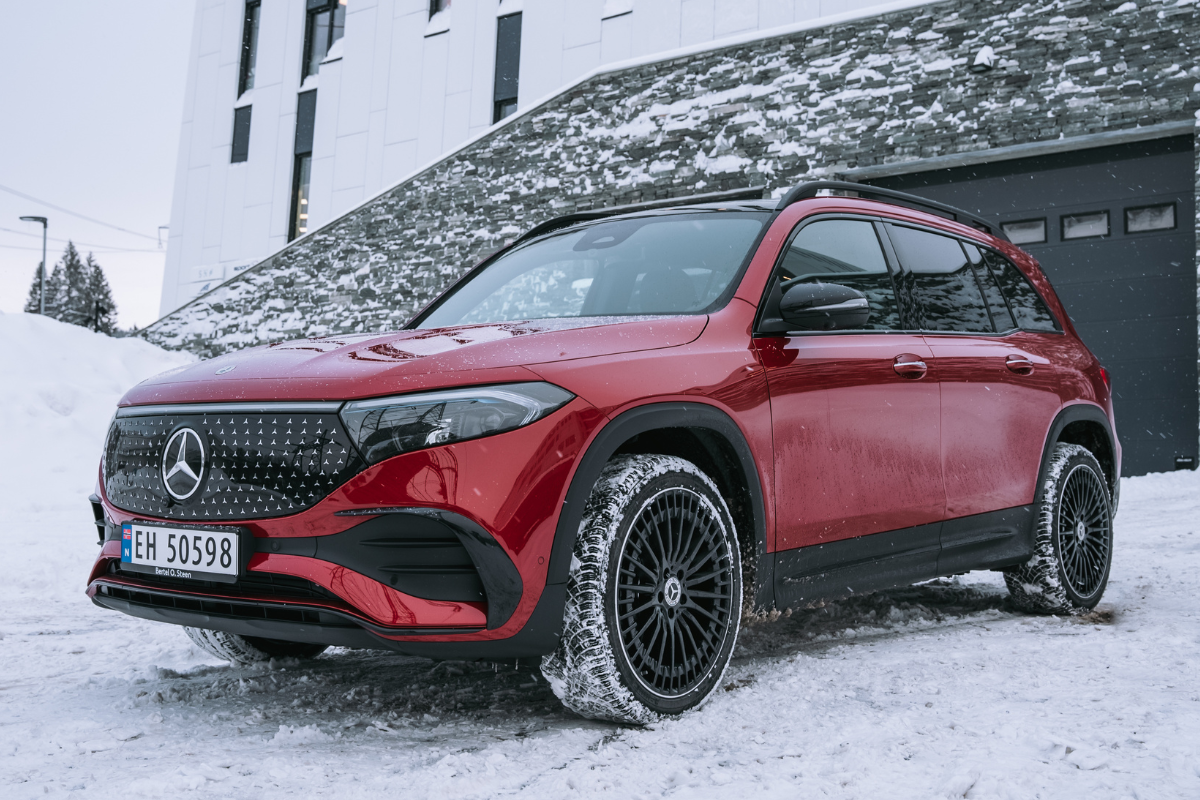 Nye Mercedes-Benz EQB 300 - med tilhengerfeste og økt rekkevidde