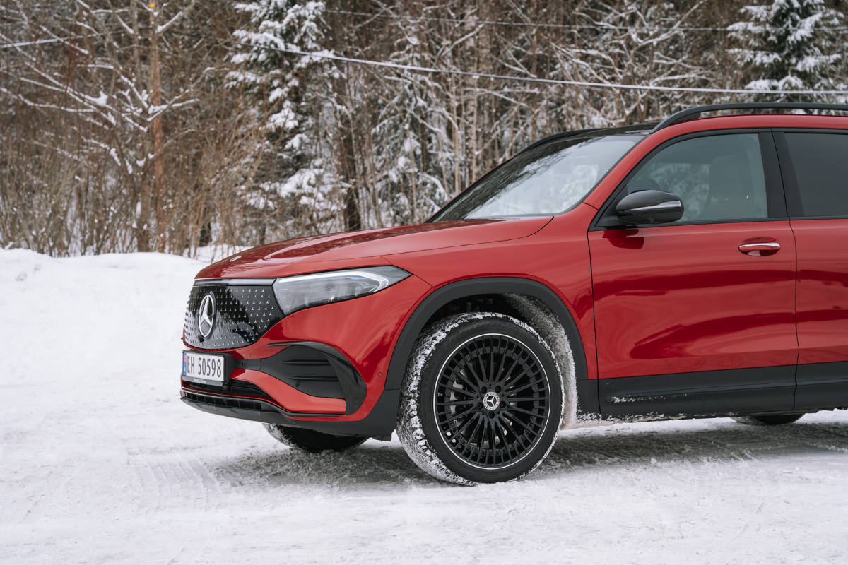 Nye Mercedes-Benz EQB 300 - med tilhengerfeste og økt rekkevidde